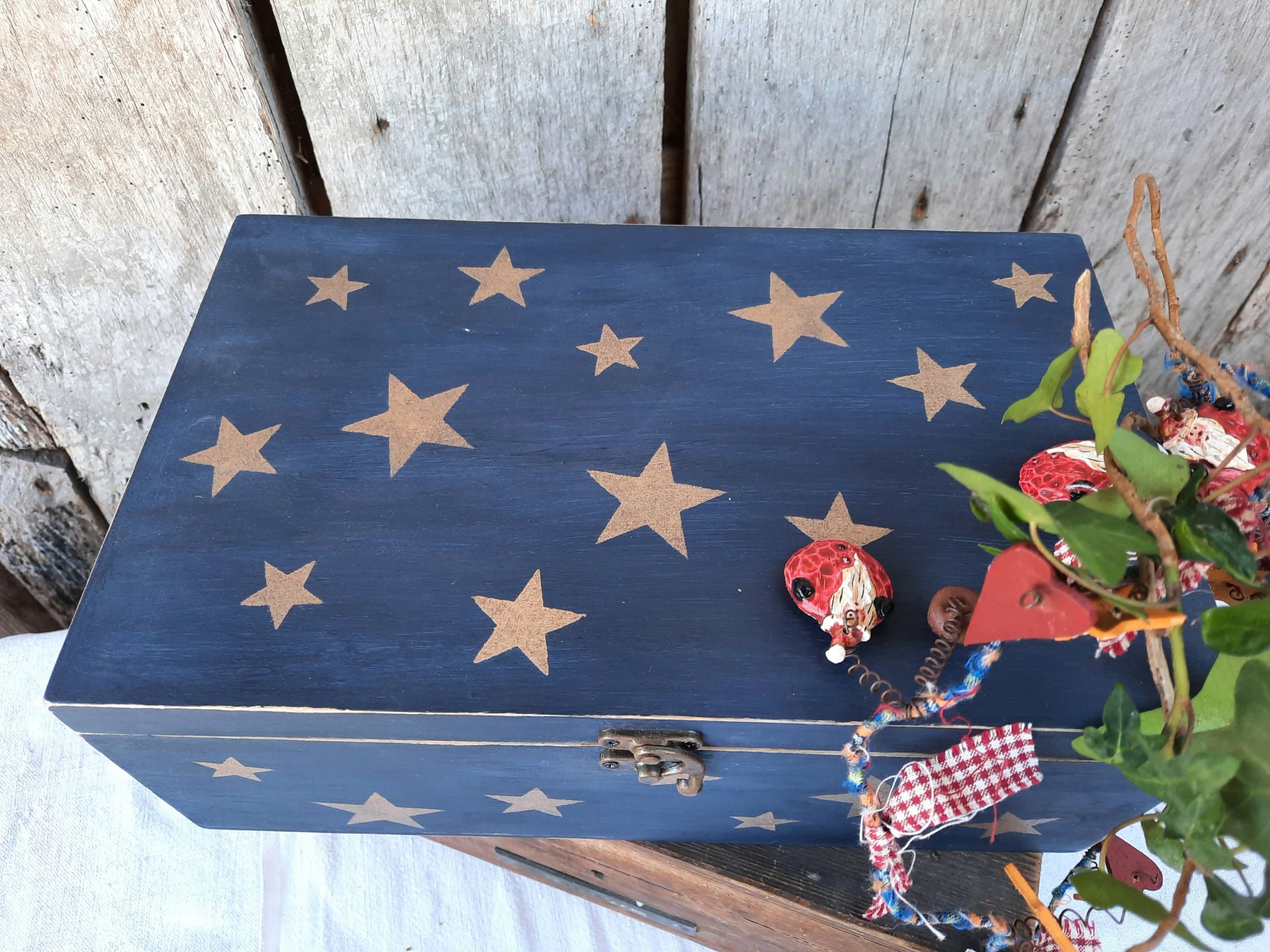 Painted Blue Box With Stars for Sale - Home Accessories - Trunk Vintage ...