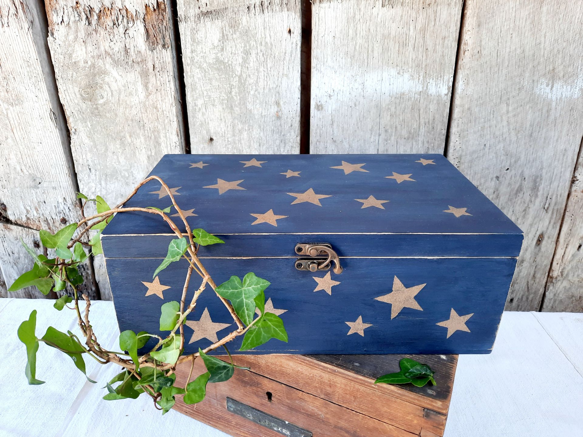 Painted Blue Box With Stars for Sale - Home Accessories - Trunk Vintage ...