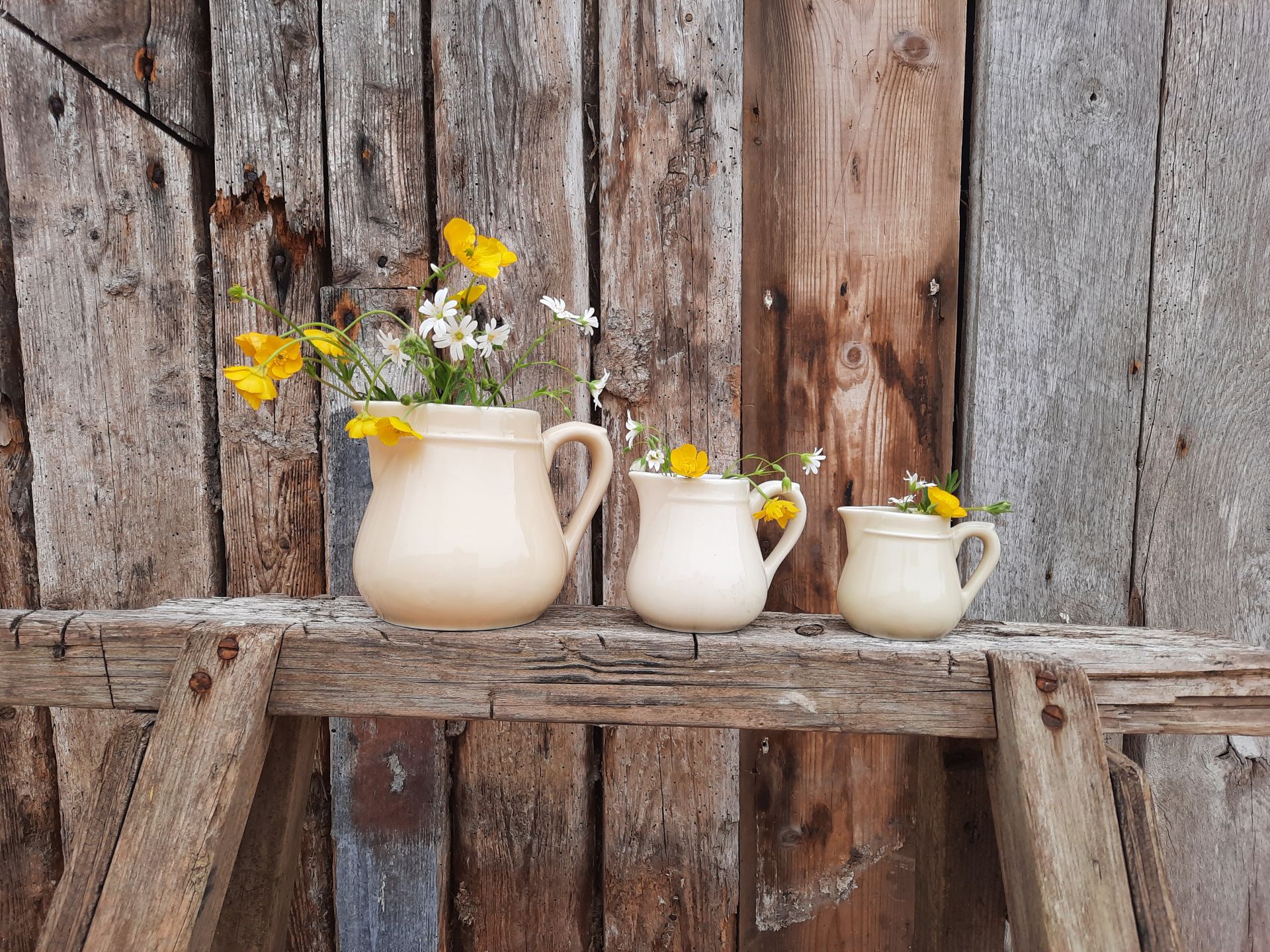 Trio Of Pale Yellow Jugs for Sale - Home Accessories - Trunk Vintage ...
