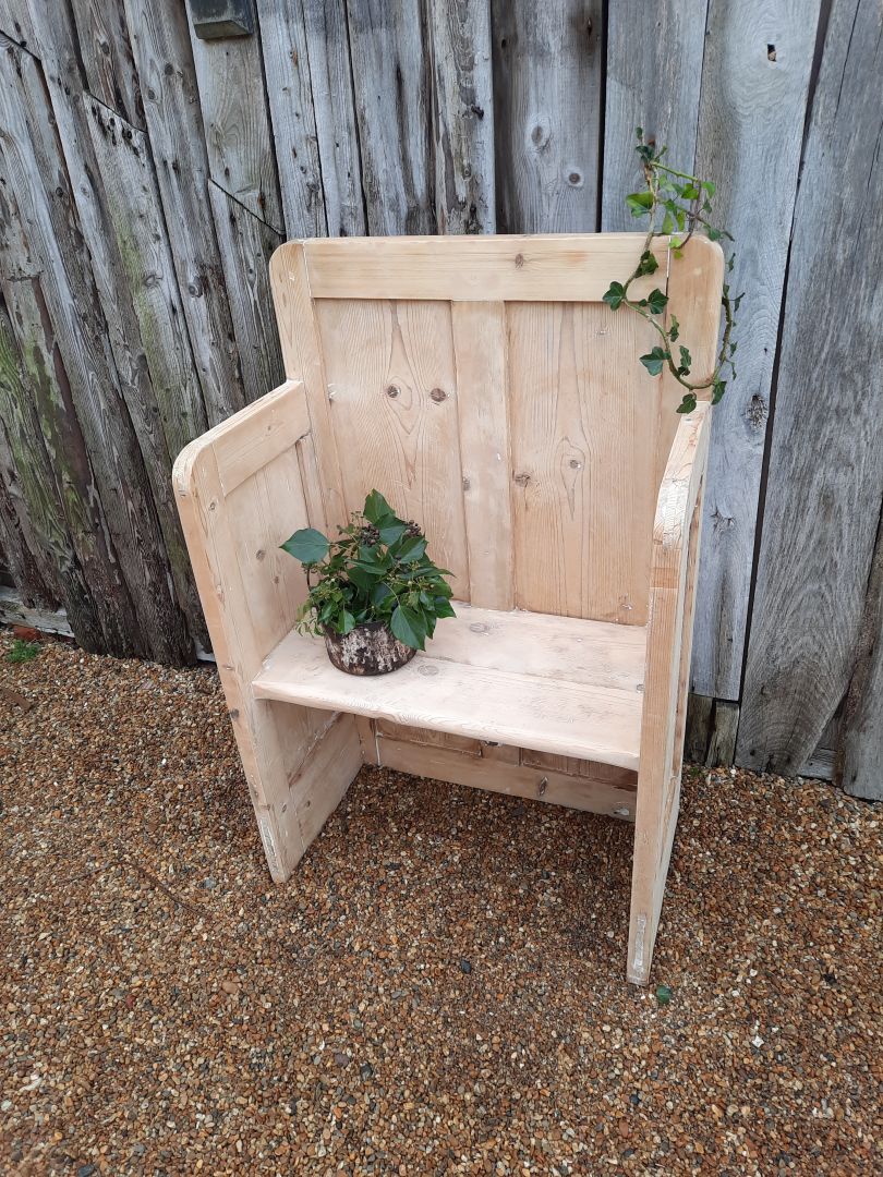 Rustic Pine Settle for Sale - Tables, Chairs And Stools - Trunk Vintage ...